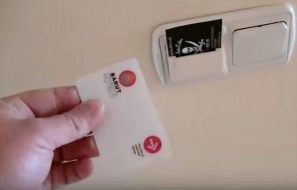 12 Clever Healthy Hotel Room Hacks - RunToTheFinish