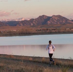 How to Start Running in the Morning + 7 Benefits to Morning Workouts