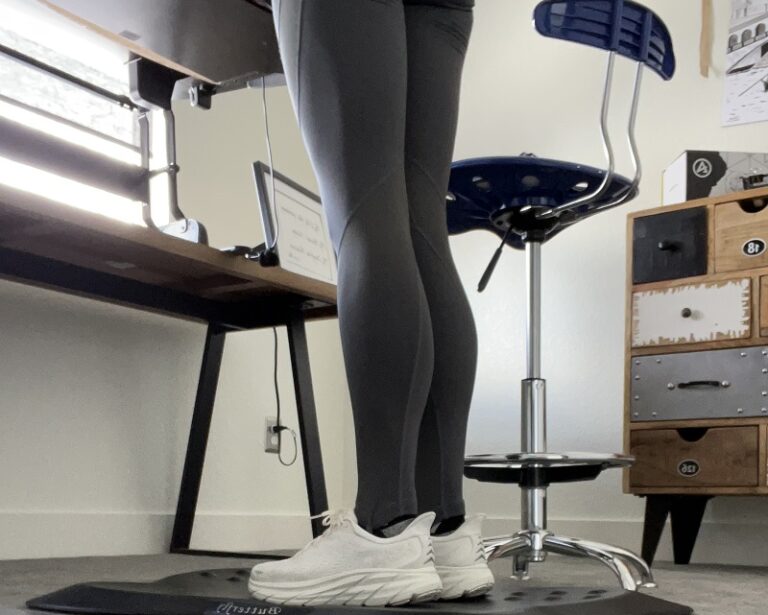 9 Stand Up Desk Benefits (According to Research Studies)