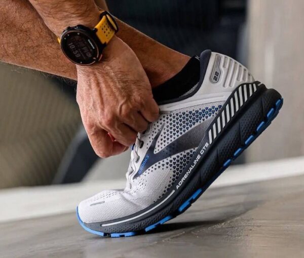 7 Best Running Shoes for Ankle Support (2025) - RunToTheFinish