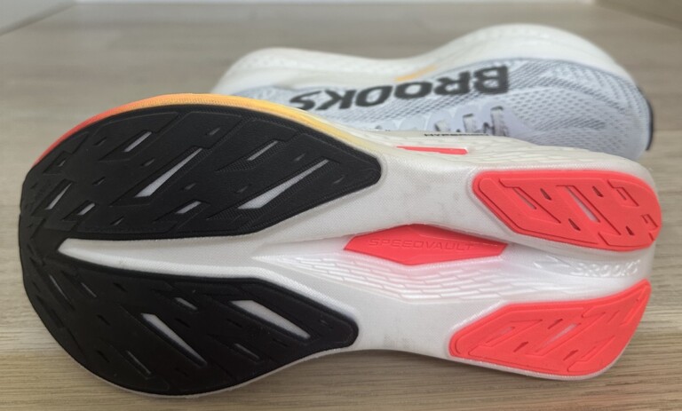 Brooks Hyperion Max 2 | Straddling Daily Trainer and Speed - RunToTheFinish